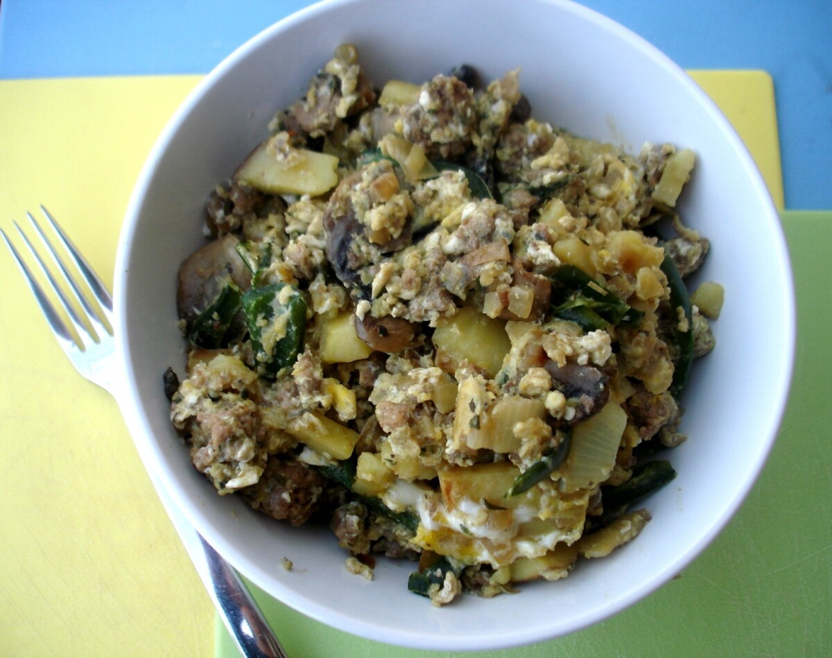 Easy Breakfast Scramble - PaleOMG