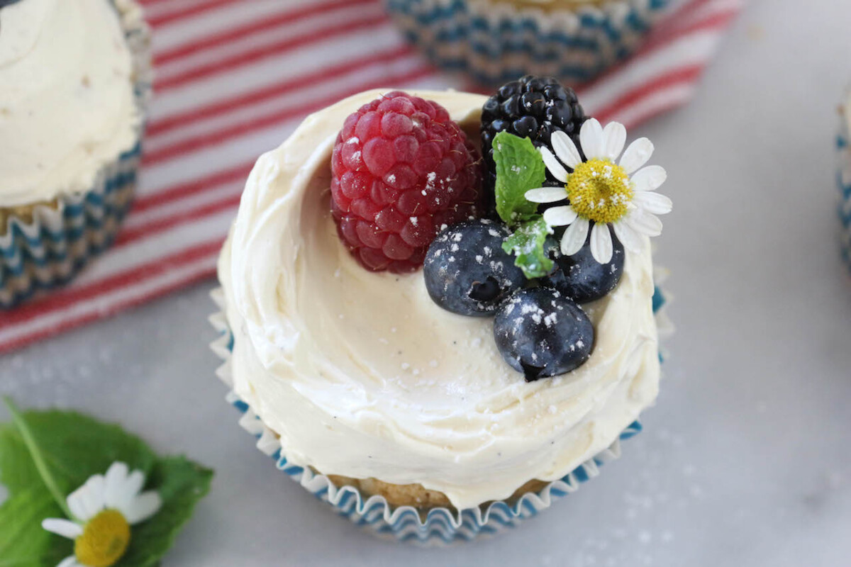 Vanilla Berry Cupcakes with Vanilla Bean Pastry Buttercream - PaleOMG