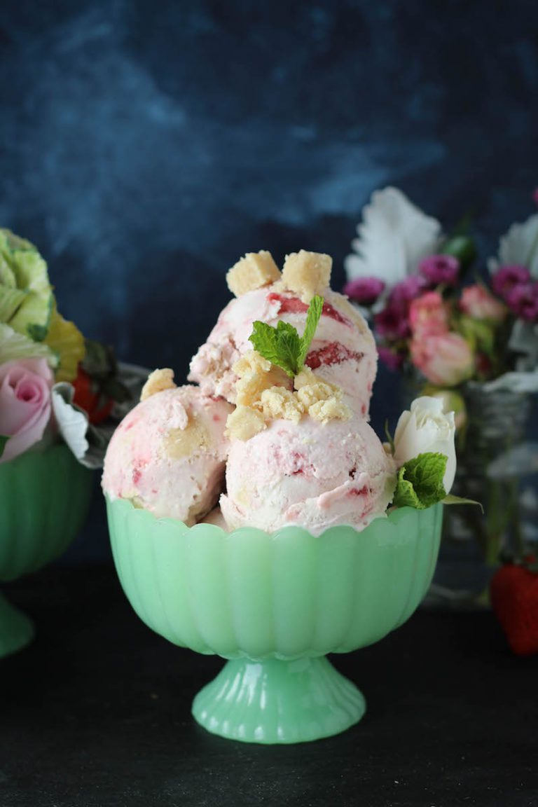 Strawberry Swirl Shortbread Cookie Ice Cream - PaleOMG