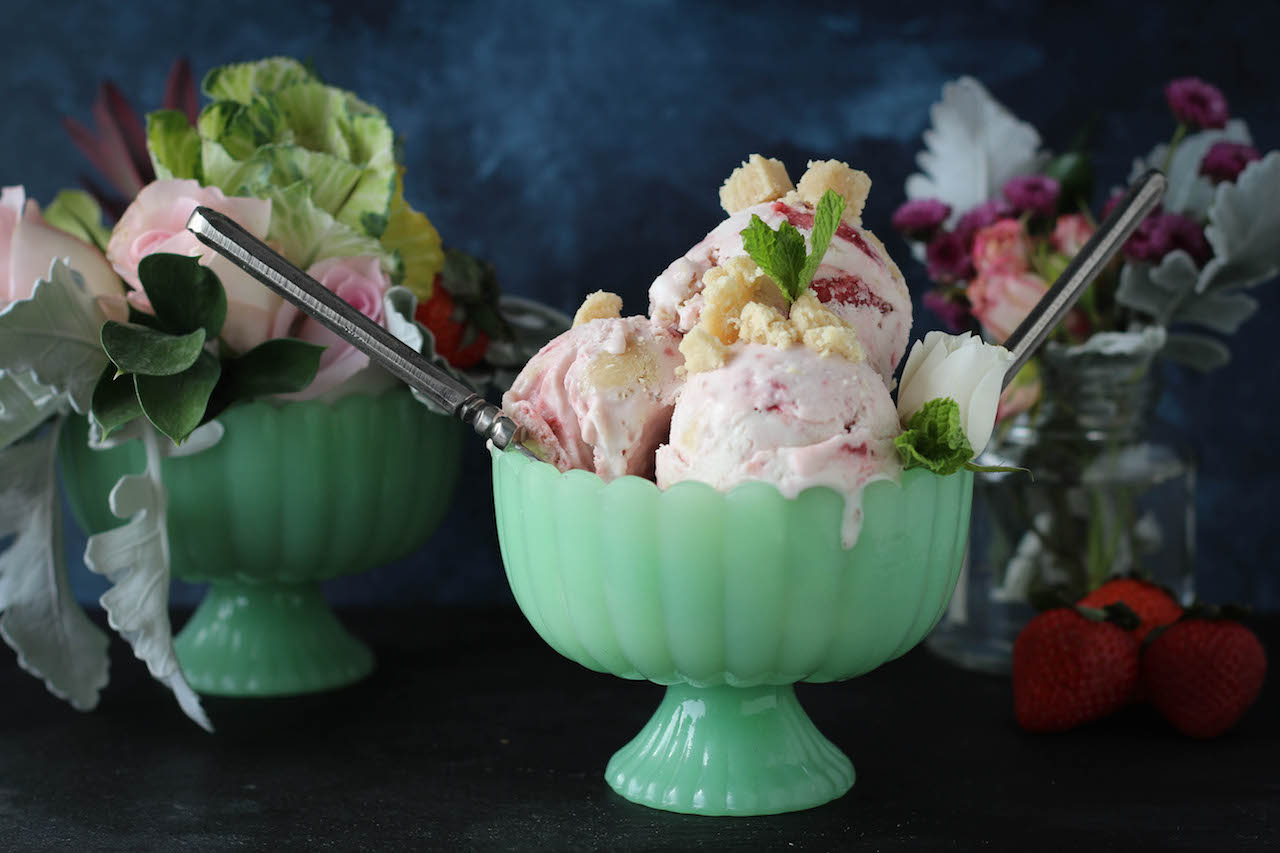 Strawberry Swirl Shortbread Cookie Ice Cream - PaleOMG