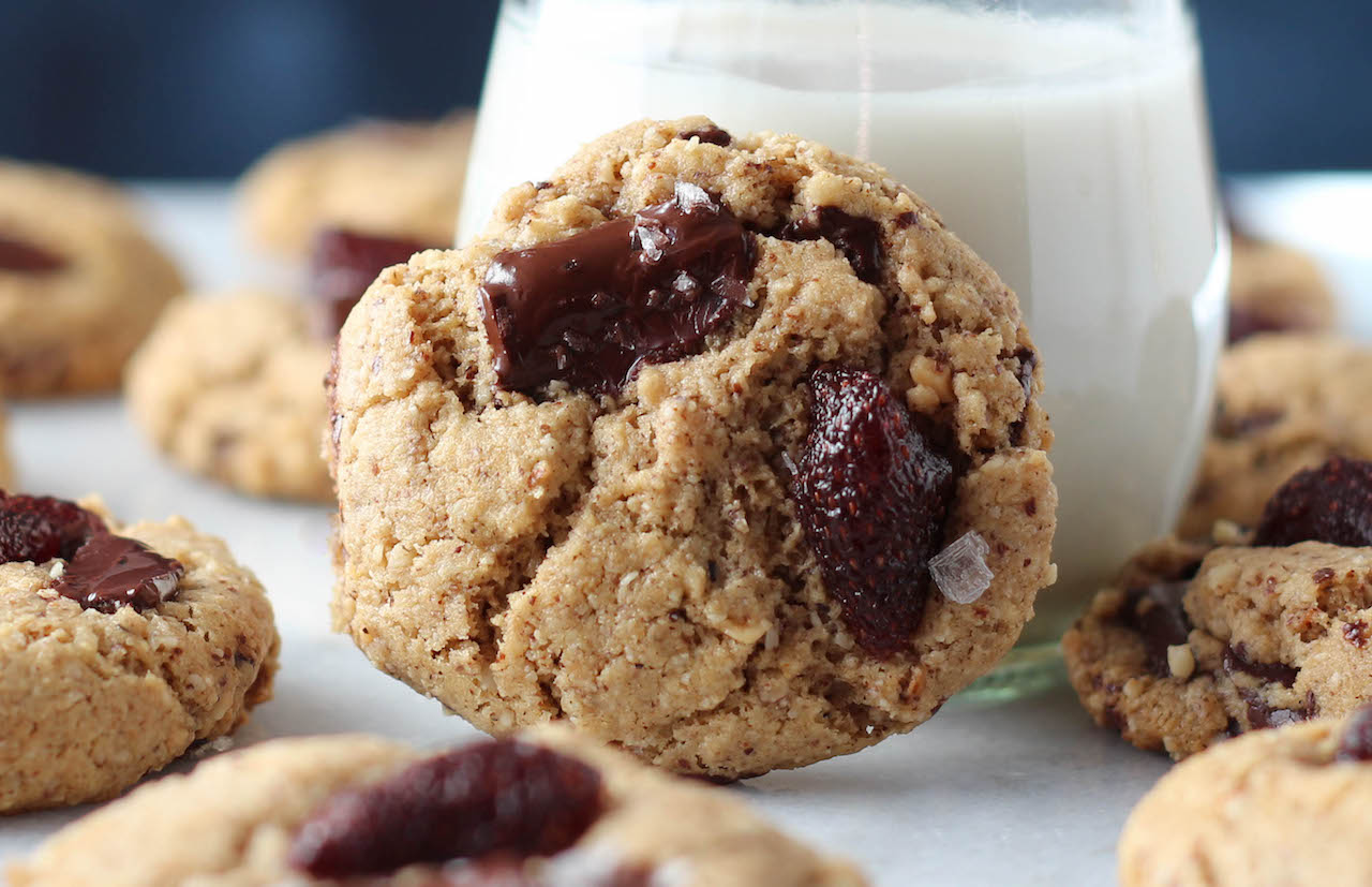 Strawberry Dark Chocolate Chunk Cookies - PaleOMG