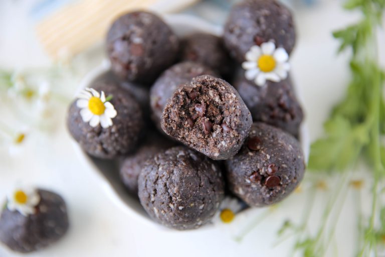 Sweat & Snack Series: Exercise Band Workout with Chocolate Walnut Brownie Energy Balls - PaleOMG