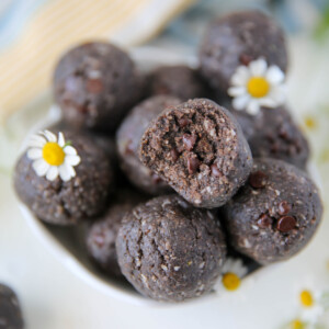 Sweat & Snack Series: Exercise Band Workout with Chocolate Walnut Brownie Energy Balls - PaleOMG
